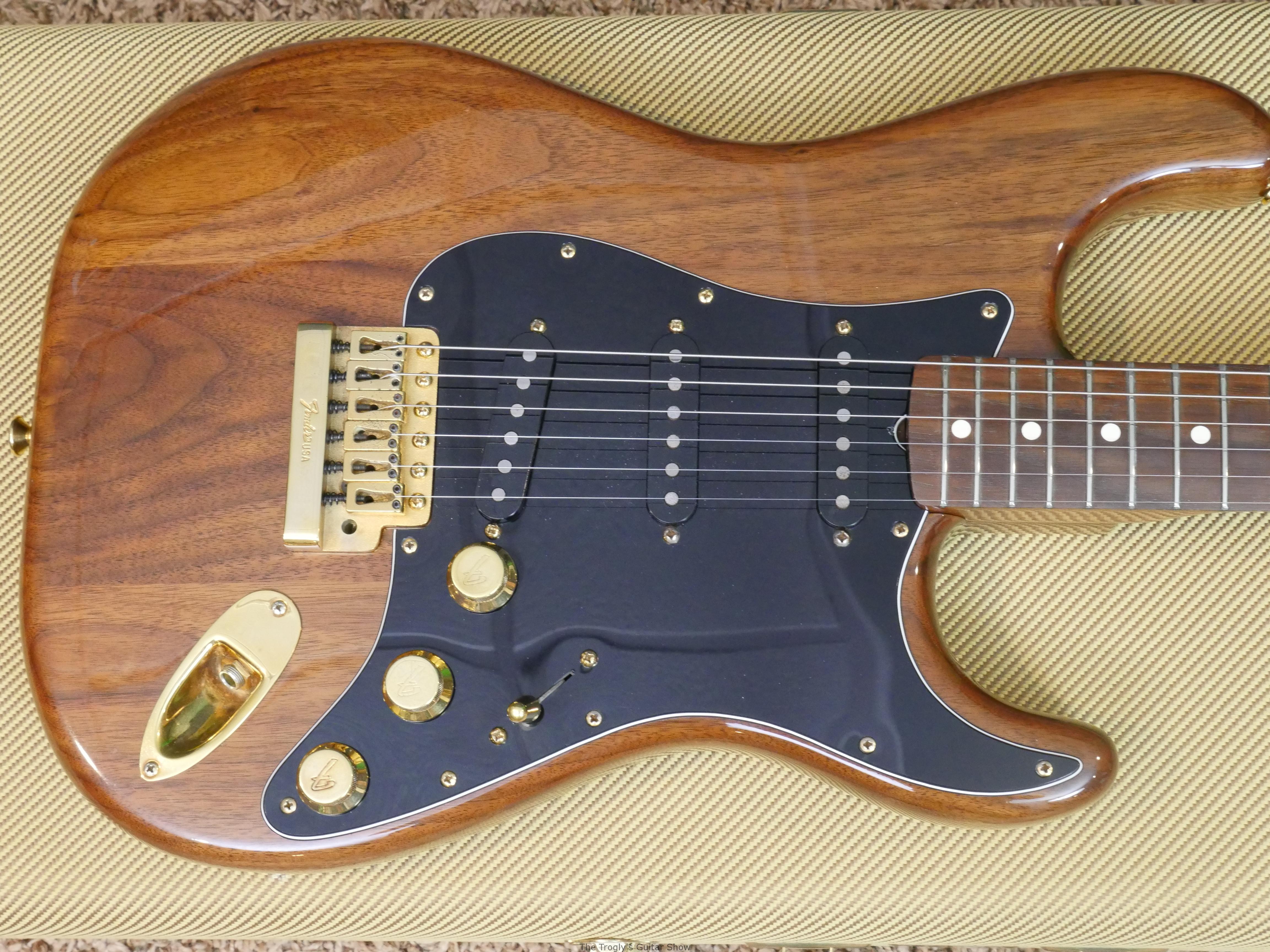 1982 Fender “The Strat” Walnut – The Trogly's Guitar Show