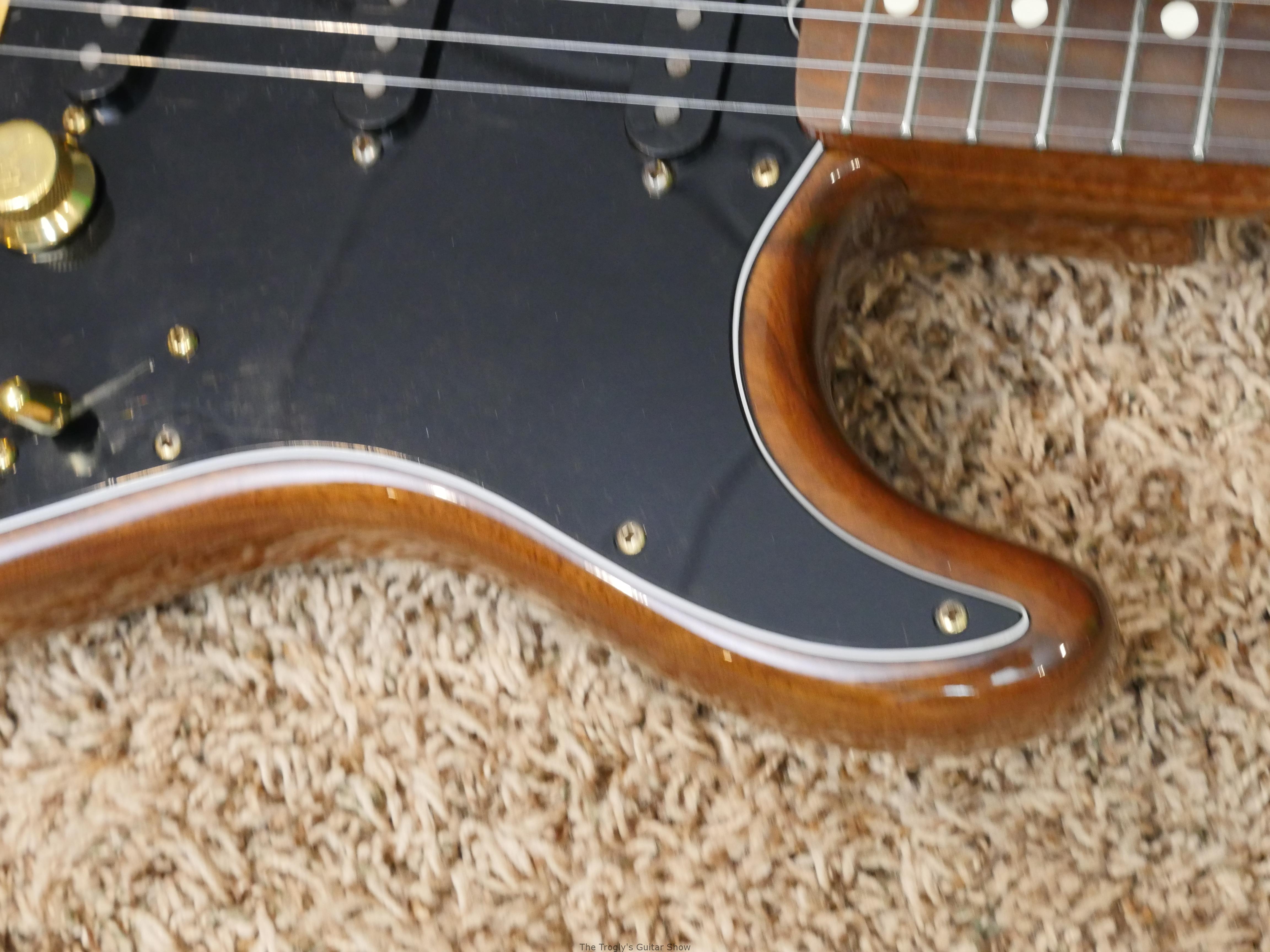 1982 Fender “The Strat” Walnut – The Trogly's Guitar Show