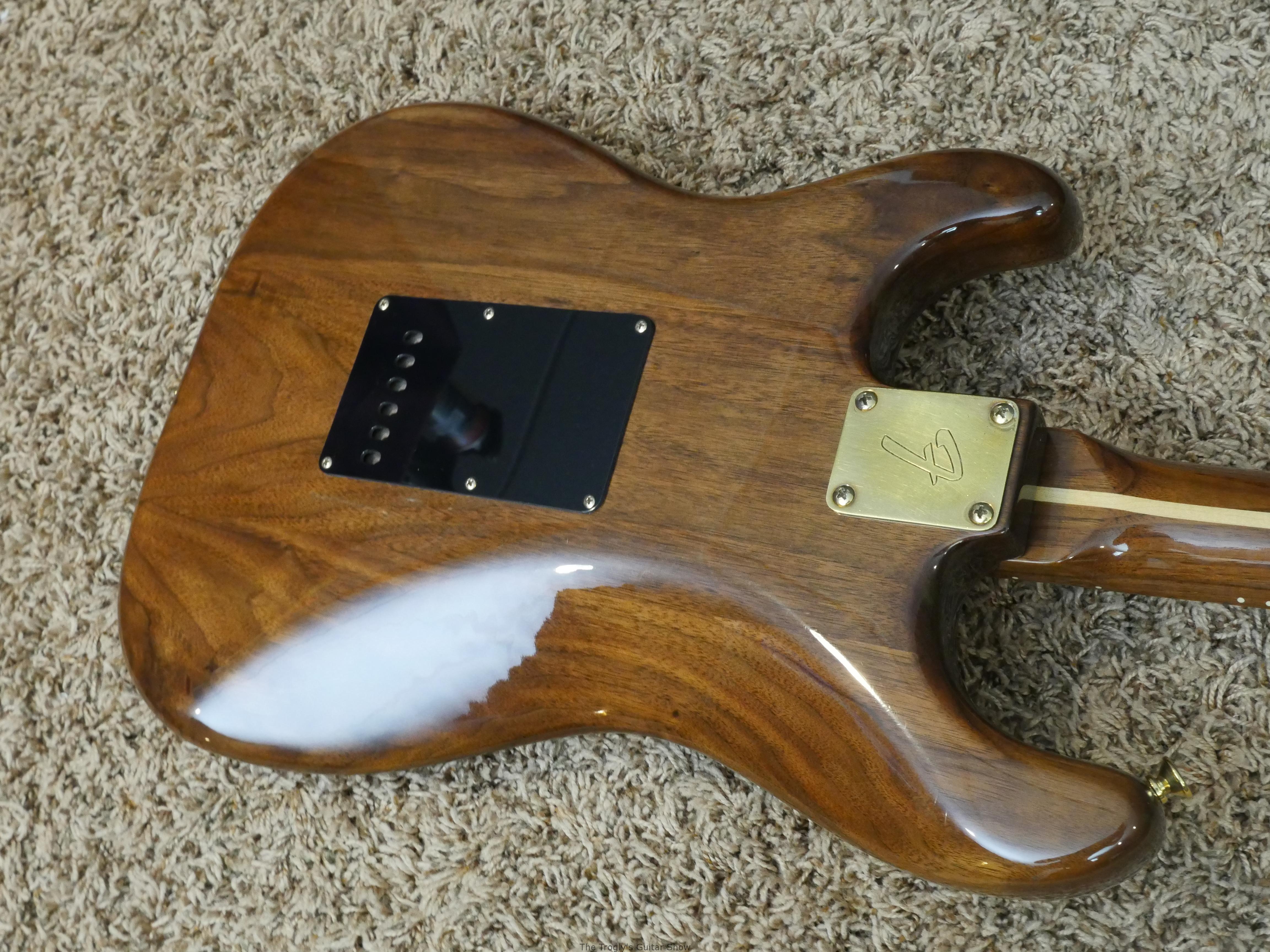 1982 Fender “The Strat” Walnut – The Trogly's Guitar Show